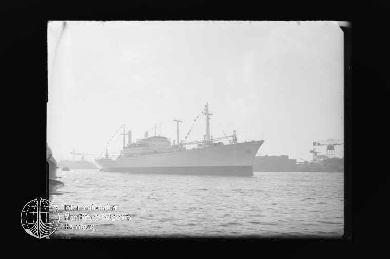 Cap San Nicolas (1961), cargo ship (reefer), Hamburg Südamerikanische ...